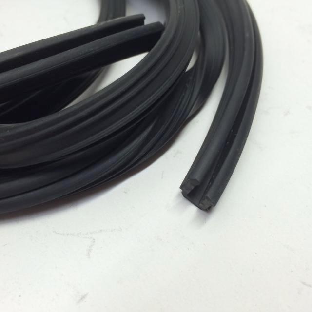 MGB GT Glazing Rubber, quarter window — Abingdon Spares